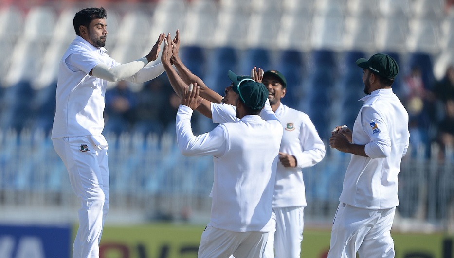 Abu Jayed strikes early on Day 3