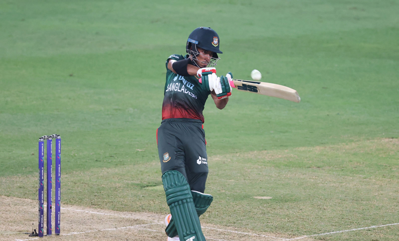 Tigers put big total in must-win encounter