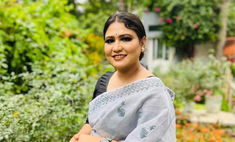 Chhatra League leader pours hot tea on student