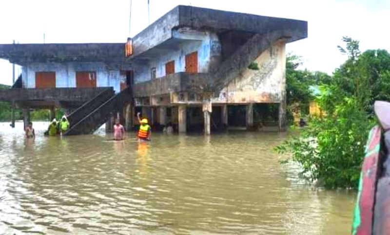 10,000 people marooned in Char Fasson