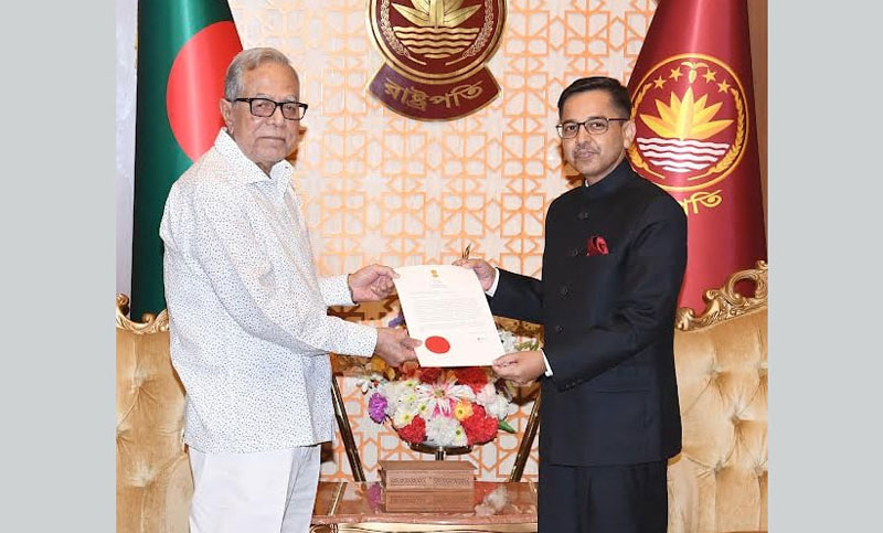 Indian high commissioner presents credentials to President