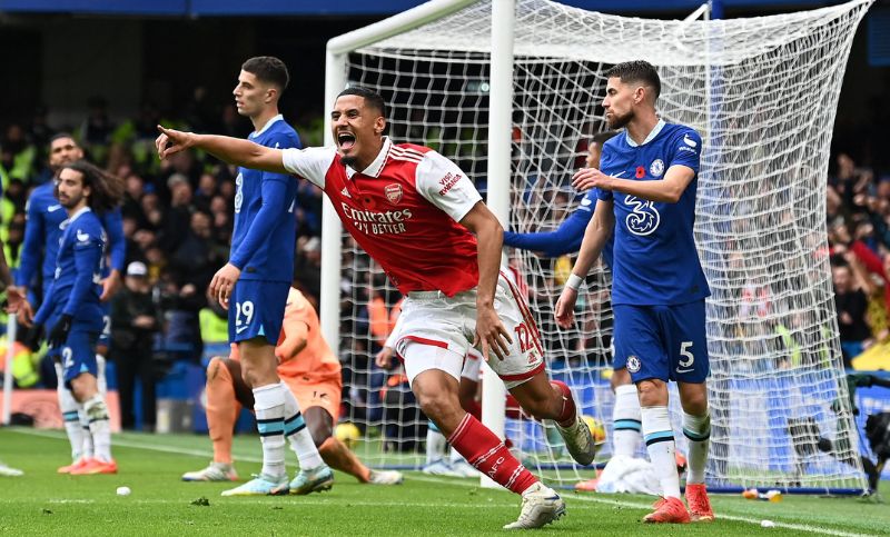 Win at Stamford Bridge sends Arsenal top as Chelsea crash again