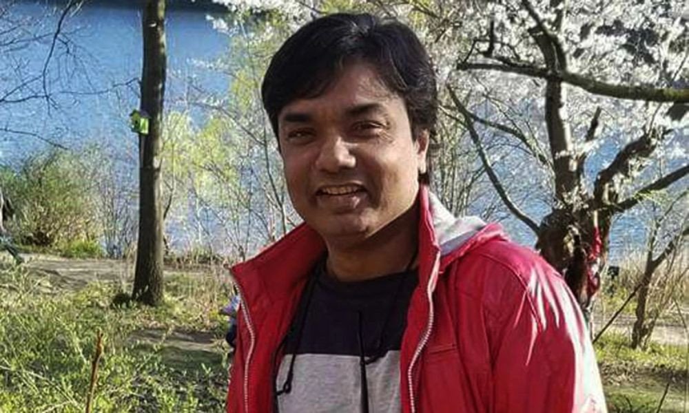 Singing sensation Agun hangs up microphone