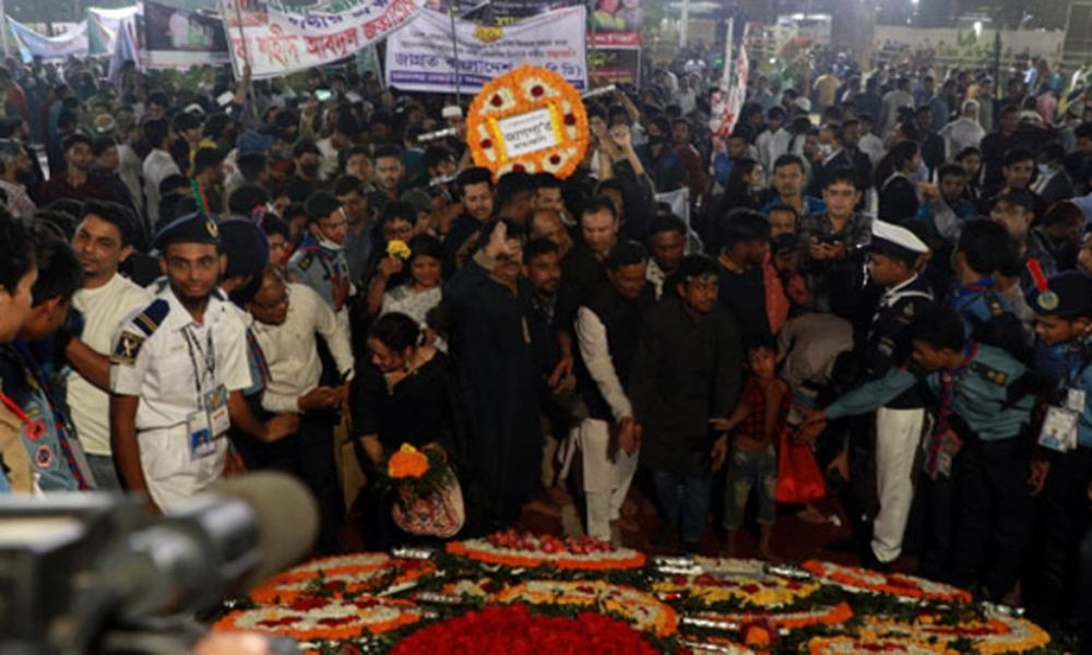 Nation honors language martyrs at Shaheed Minar in respectful tribute