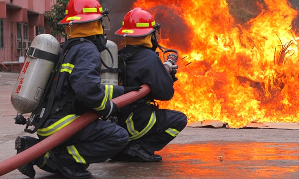 Fire breaks out in Karail slum, 9 units deployed to bring it under control