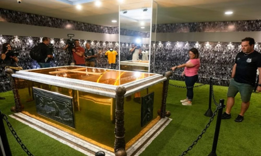 Pele's gilded, turf-lined tomb opens to public in Brazil